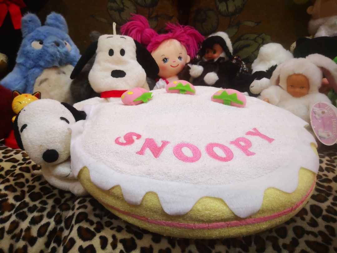 SNOOPY CAKE & HAND PUPPET (T-ARTS), Hobbies & Toys, Toys & Games on ...