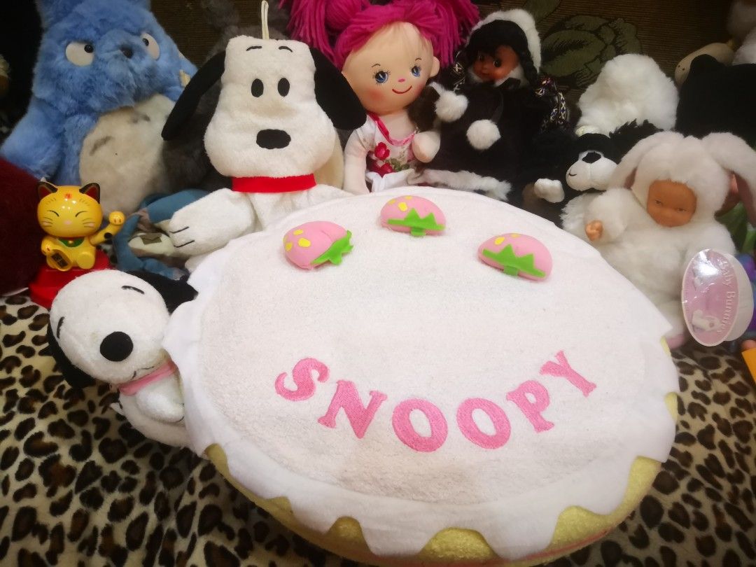 SNOOPY CAKE & HAND PUPPET (T-ARTS), Hobbies & Toys, Toys & Games on ...