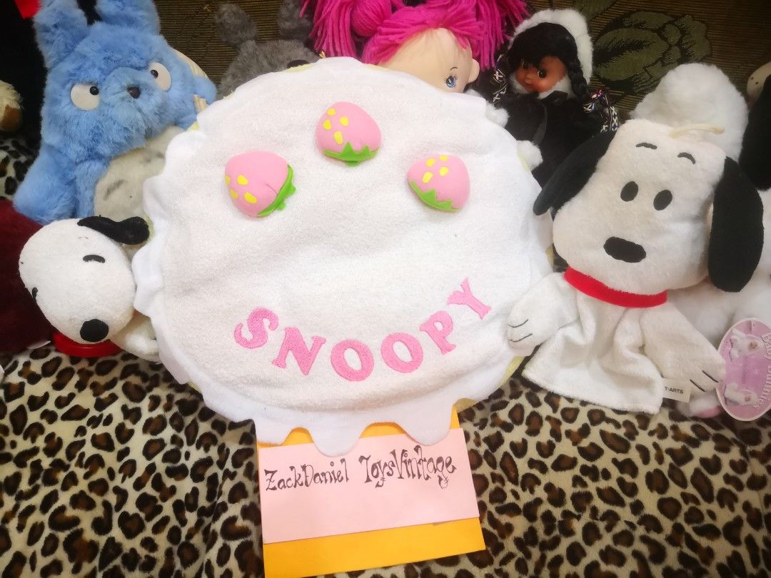 SNOOPY CAKE & HAND PUPPET (T-ARTS), Hobbies & Toys, Toys & Games on ...