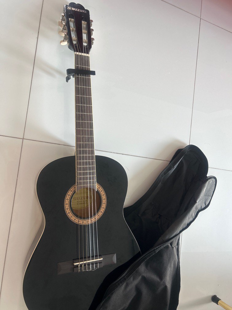 Suzuki (medium) classical guitar (size:3/4), Hobbies & Toys, Music ...