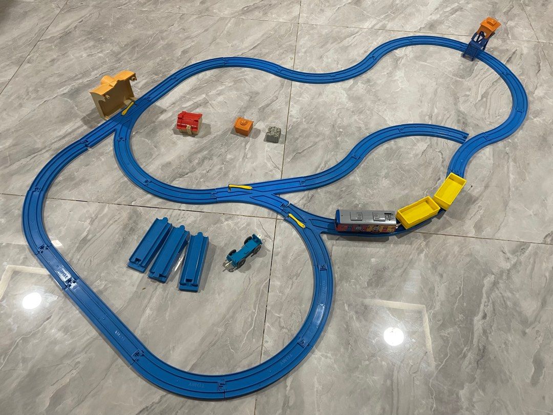 Tomica Thomas Trains Set Motorized, Hobbies & Toys, Toys & Games on ...