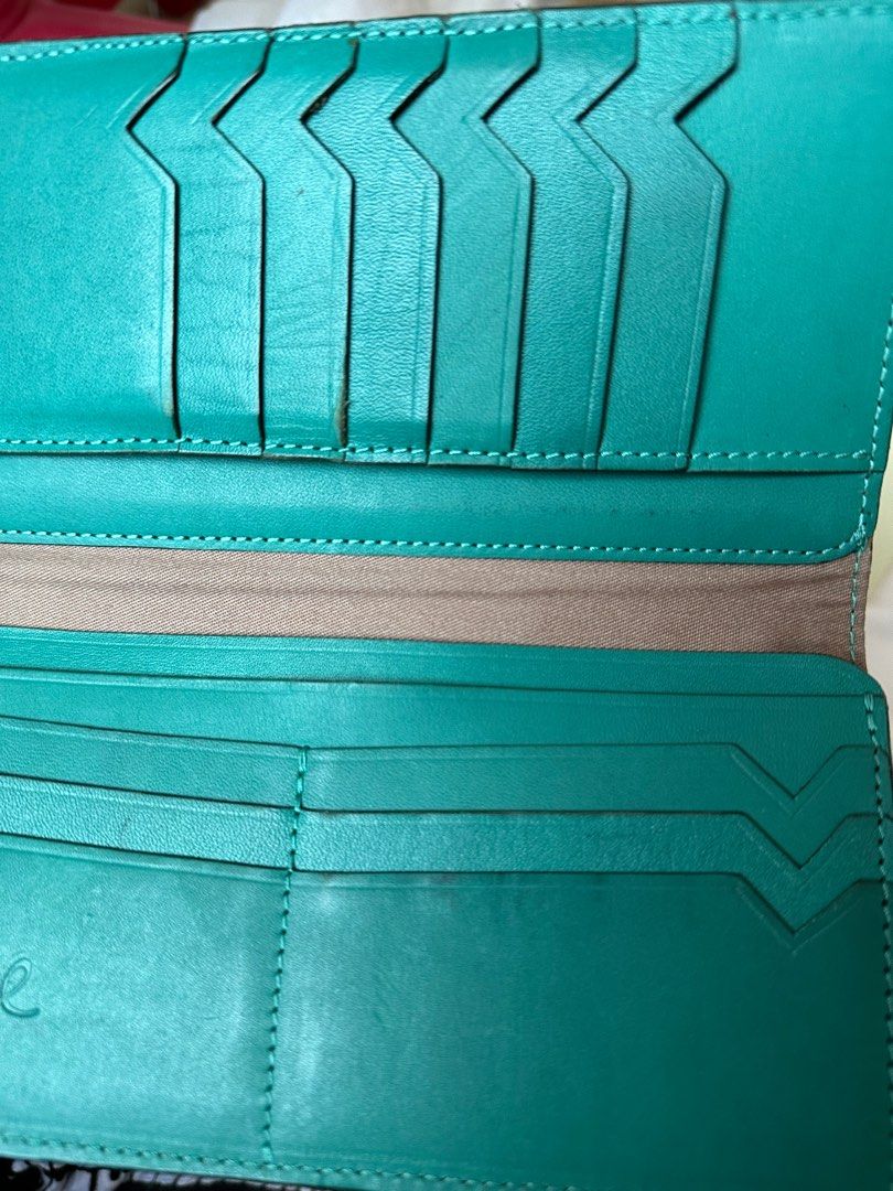 VIEL BY VOYEJ WALLET, Fesyen Wanita, Tas & Dompet di Carousell