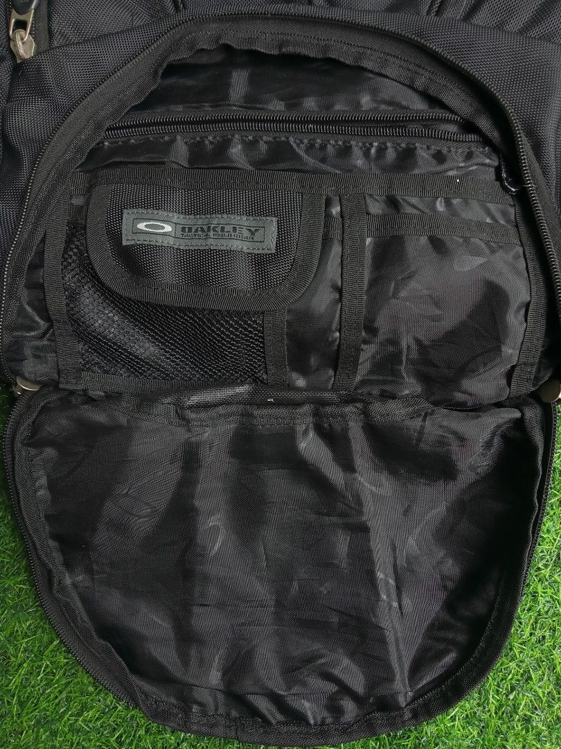 Vintage oakley backpack, Men's Fashion, Bags, Backpacks on Carousell