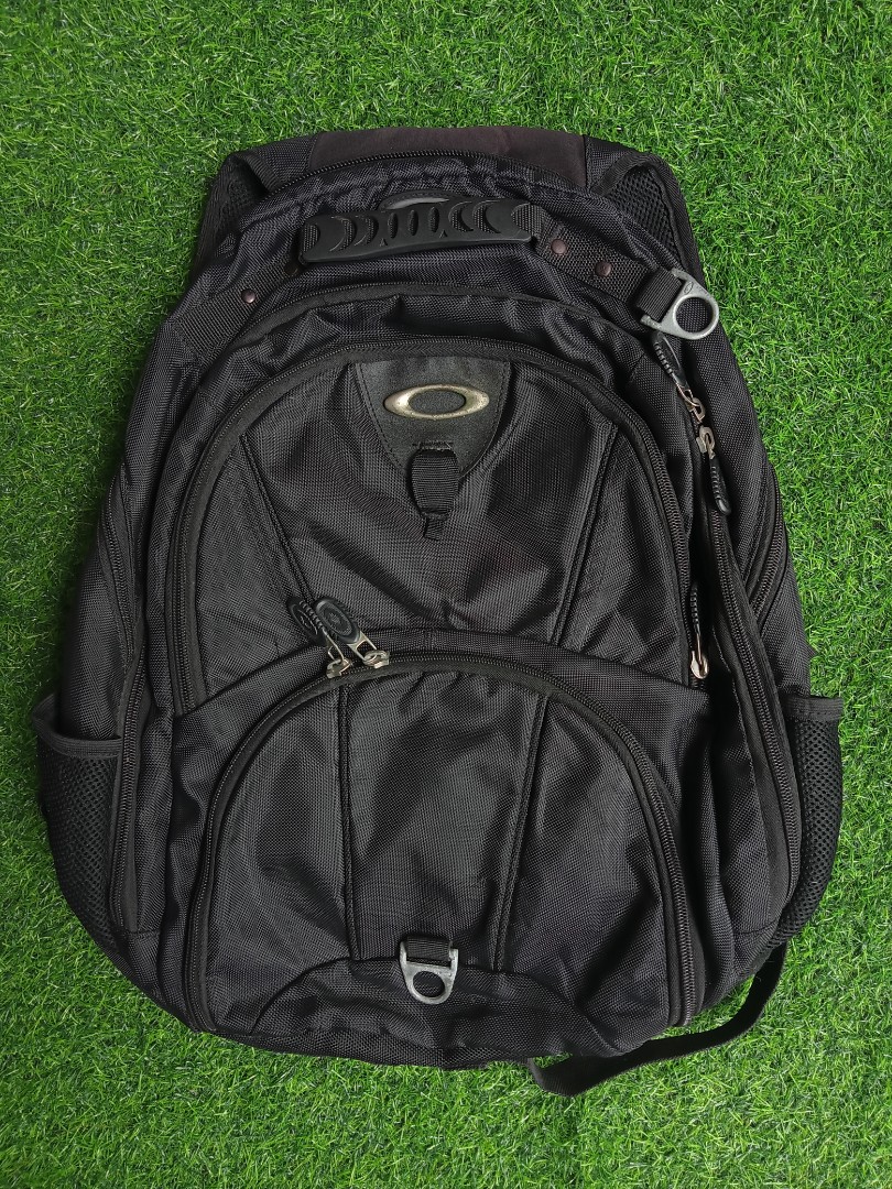 Vintage oakley backpack, Men's Fashion, Bags, Backpacks on Carousell