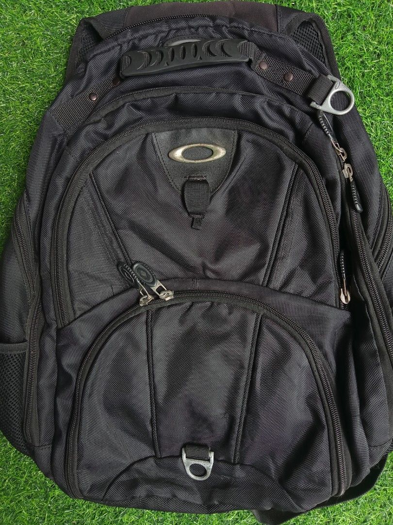 Vintage oakley backpack, Men's Fashion, Bags, Backpacks on Carousell