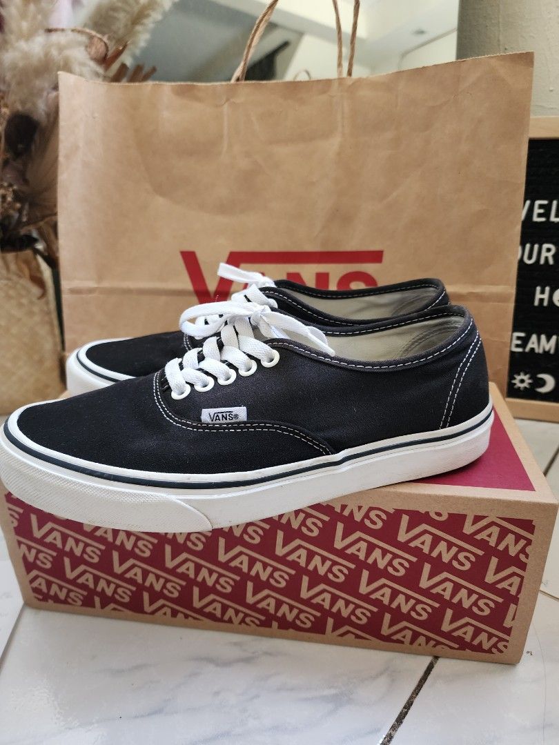 AUTH VANS CLASSIC, Women's Fashion, Footwear, Sneakers on Carousell
