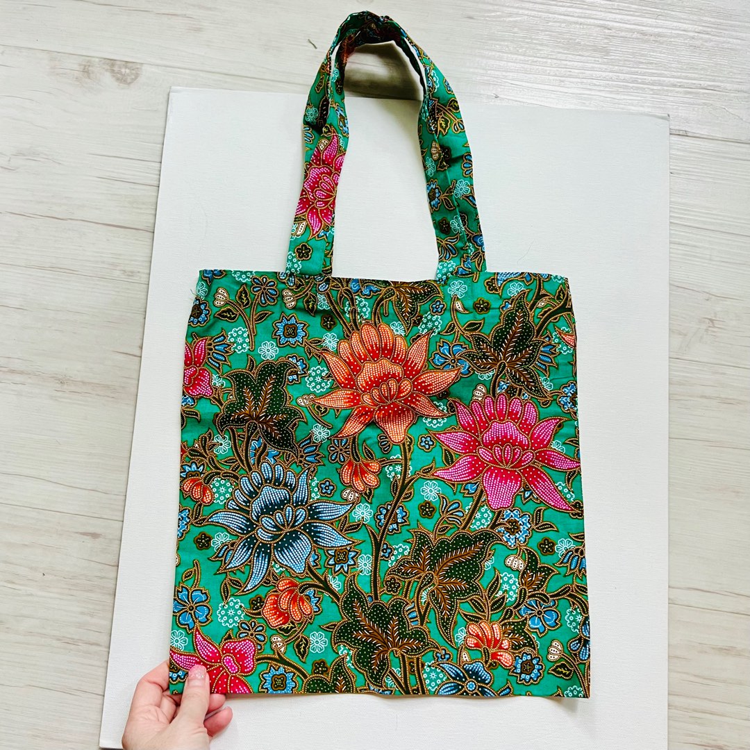 Batik 30cm Tote Bag Handmade in Singapore, Women's Fashion, Bags ...