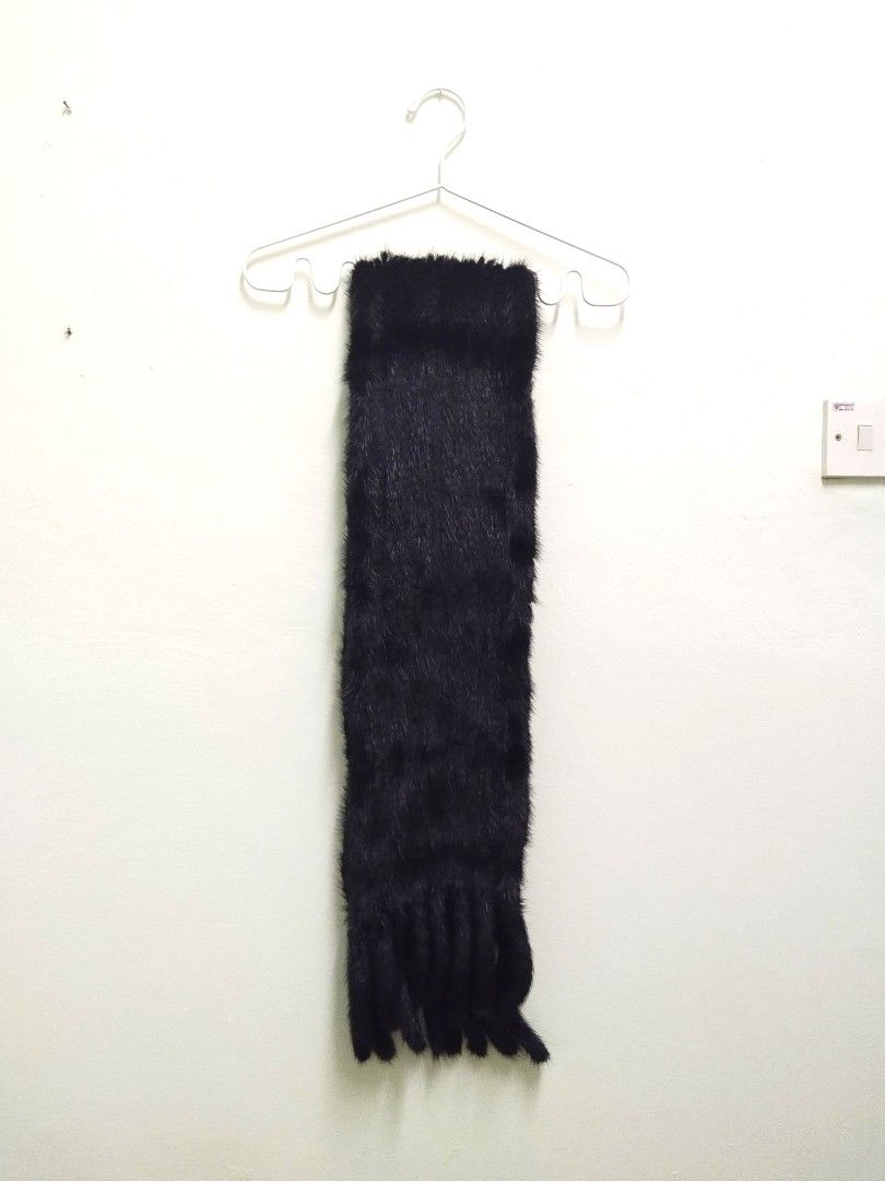 Black fluffy neck scarf, Women's Fashion, Watches & Accessories ...