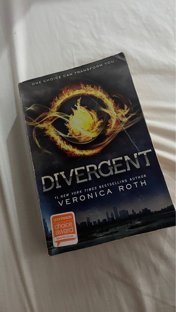 Divergent by Veronica Roth, Hobbies & Toys, Books & Magazines, Fiction ...