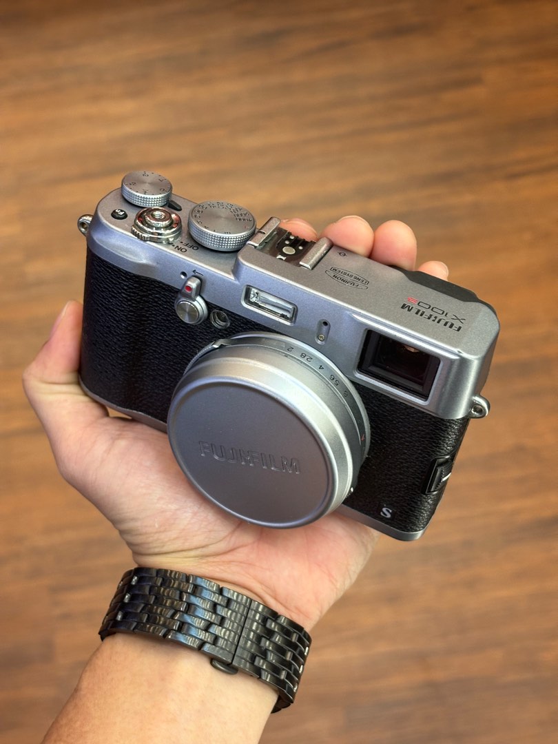 FUJIFILM X100S SHUTTER COUNT 10k, Photography, Cameras on Carousell