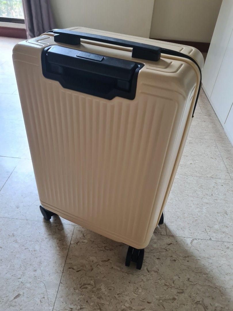 GoTrip Luggage (20 inch), Hobbies & Toys, Travel, Luggage on Carousell