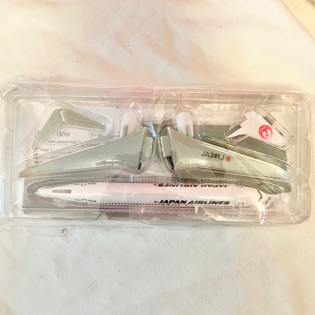 JAL Model Plane 日本航空模型飛機, 興趣及遊戲, 收藏品及紀念品, 明星周邊 - Carousell
