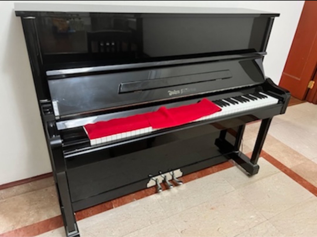 John Milton Piano, Hobbies & Toys, Music & Media, Musical Instruments ...