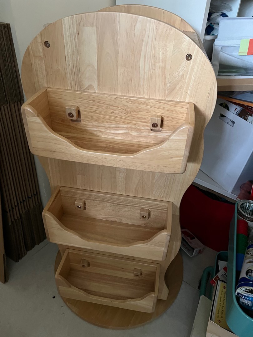 MesaSilla kids book shelves /實木旋轉收納書櫃, 傢俬＆家居, 傢俬, 櫃子、組合櫃及置物架 - Carousell