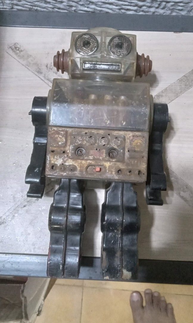 Piston robot tin toy, Hobbies & Toys, Memorabilia & Collectibles ...