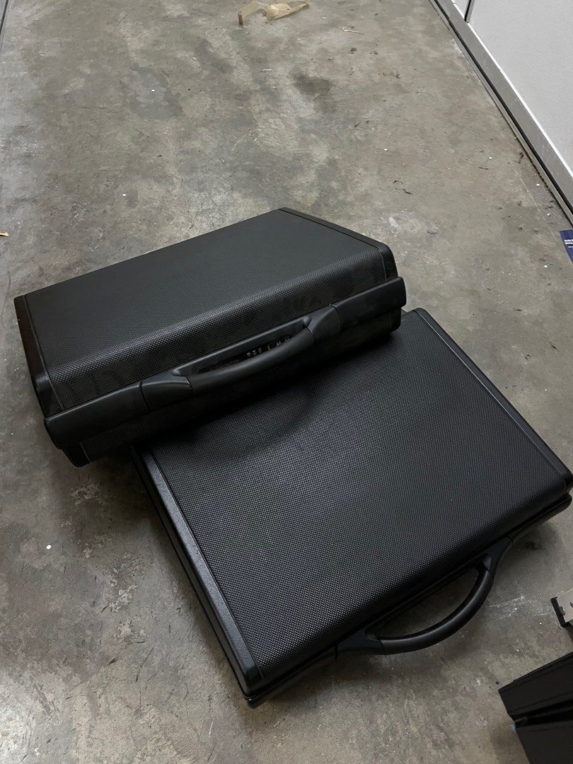 Samsonite Briefcases, Men's Fashion, Bags, Briefcases on Carousell