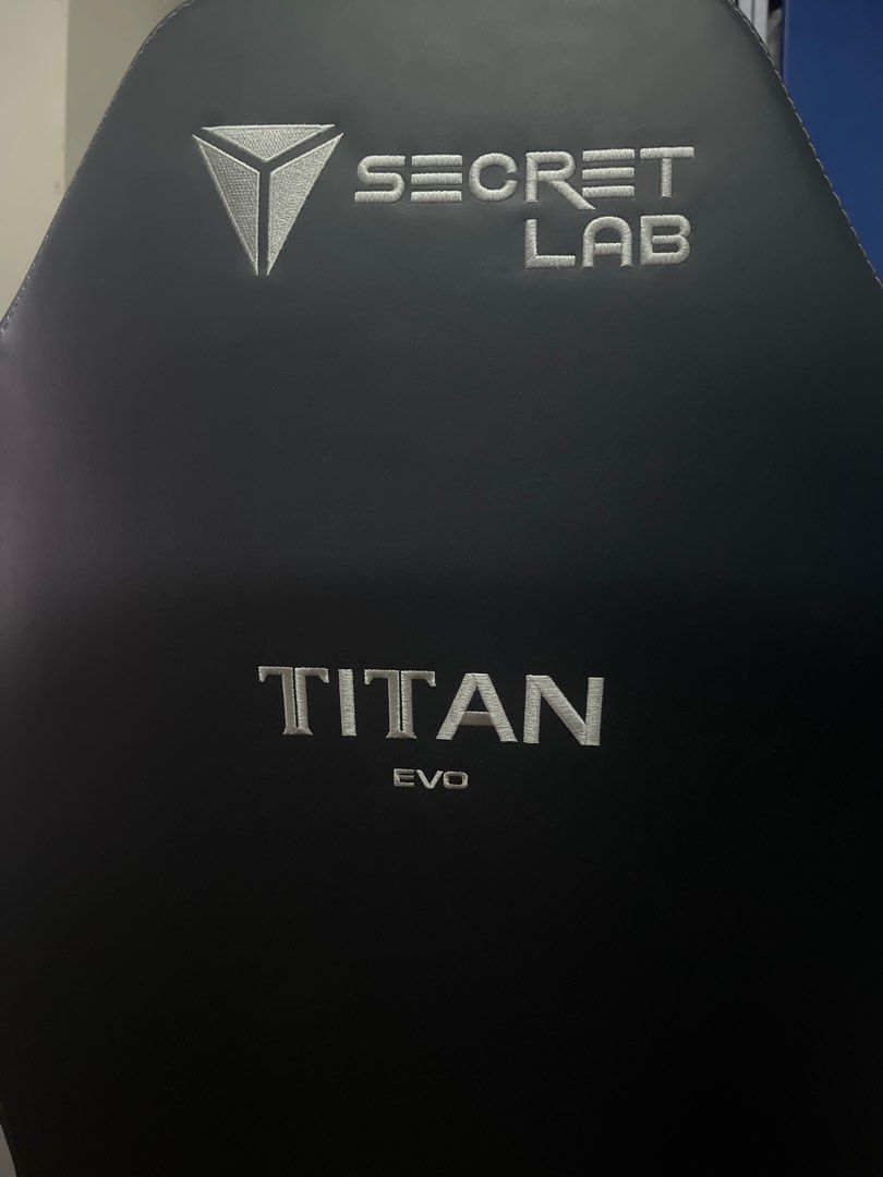 Secretlab 2022 Titan Chair, Furniture & Home Living, Furniture, Chairs ...