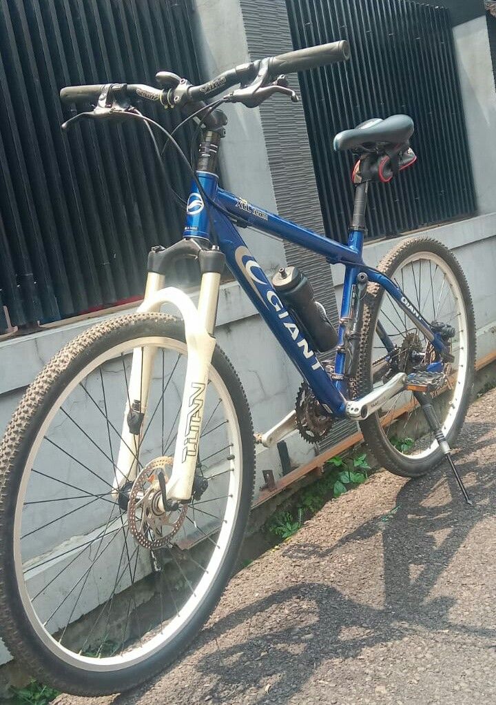Sepeda mtb giant (full rakit sendiri) spek handal, Motor di Carousell