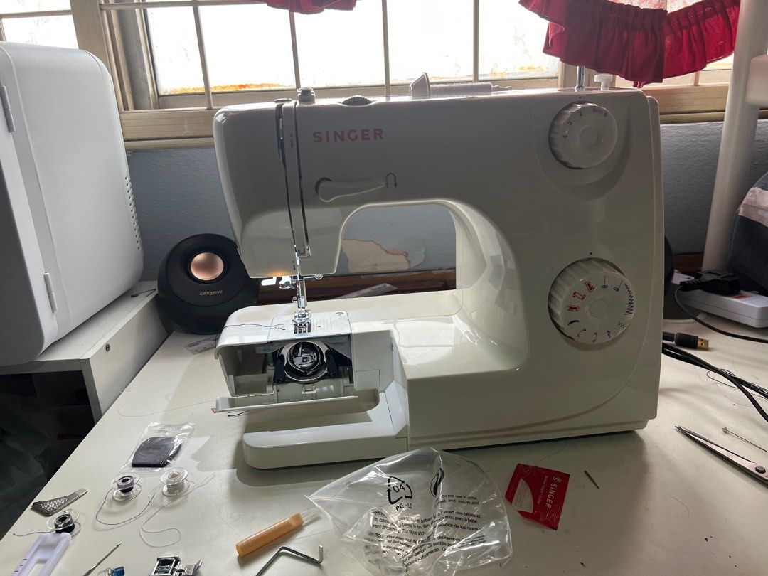 Singer sewing machine 8280, Hobbies & Toys, Stationery & Craft, Craft ...
