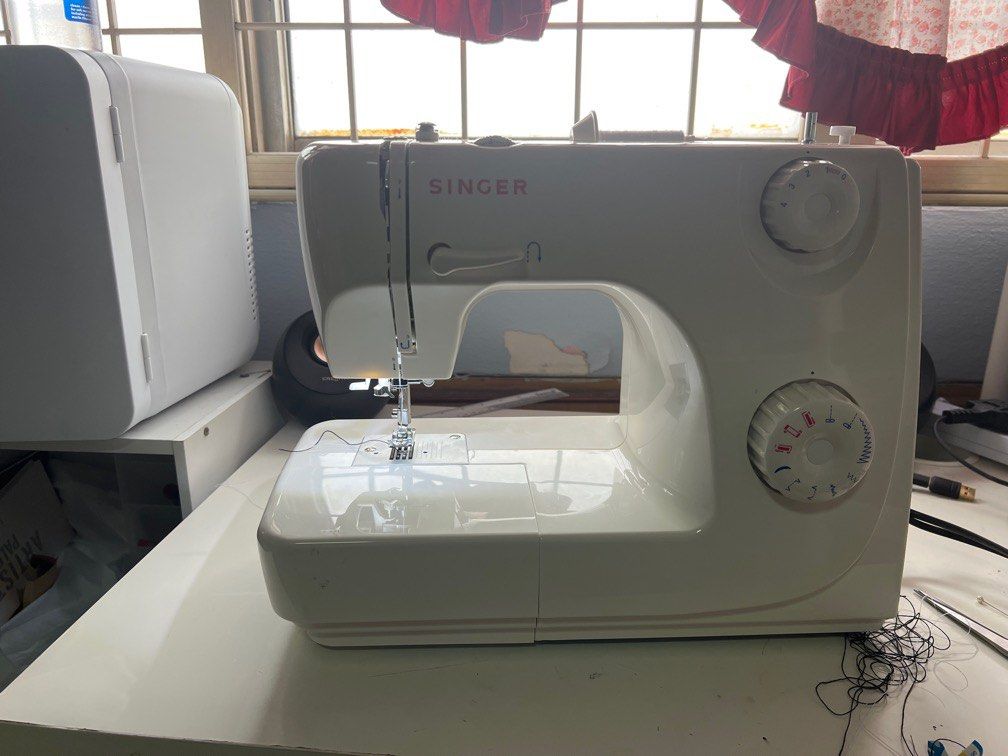 Singer sewing machine 8280, Hobbies & Toys, Stationery & Craft, Craft ...