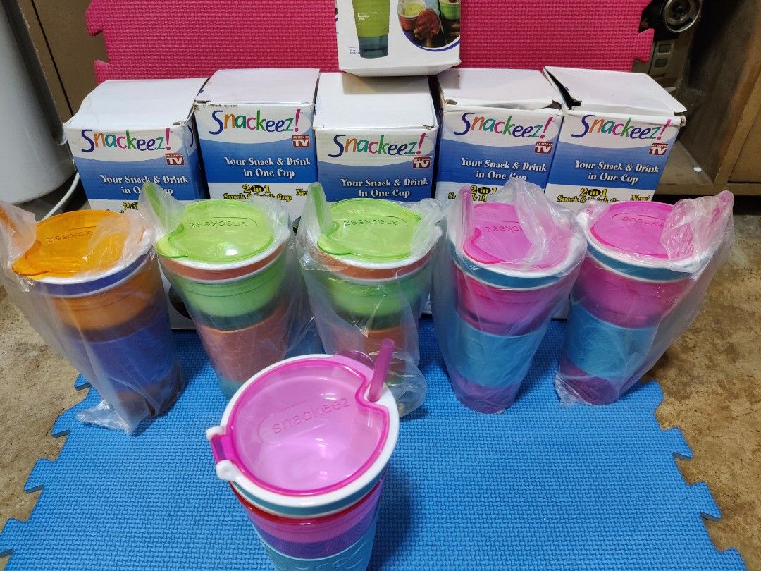 Snackeez 2 in 1 smack & drink cup, Food & Drinks, Beverages on Carousell