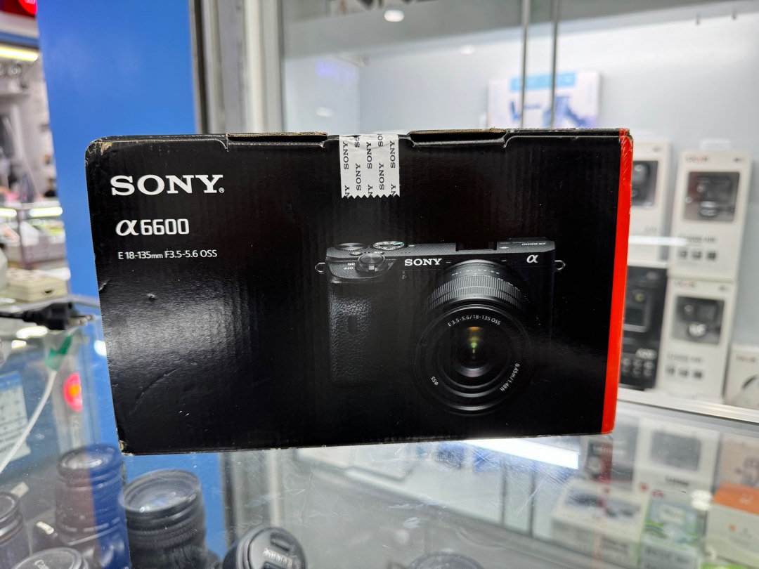 Sony a6600 with 18-135mm lens brandnew and original sony a6600 w 18-135mm f3.5-5.6 OSS ...