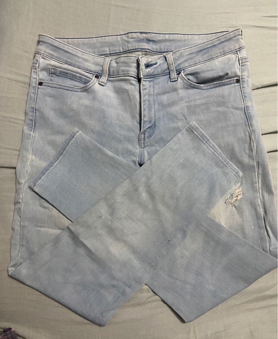 UNIQLO SLIGHTLY Ripped akinny Jeans, Women's Fashion, Bottoms, Jeans on ...