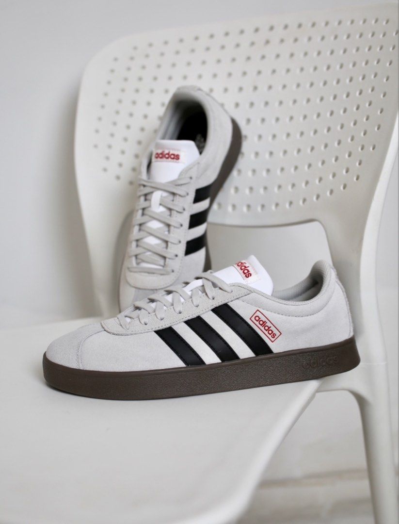 Adidas Neo VL Court 小森巴, 她的時尚, 鞋類, 平底鞋、休閒鞋在旋轉拍賣