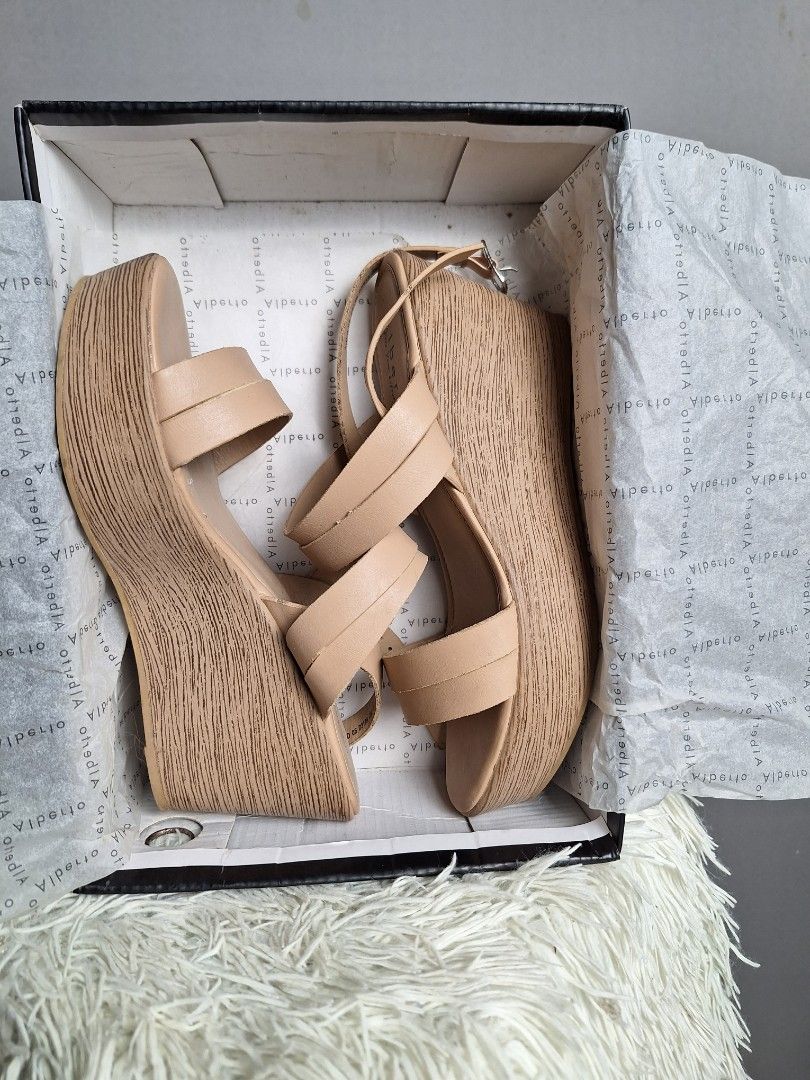 ALBERTO WEDGE SANDALS, Women's Fashion, Footwear, Wedges on Carousell