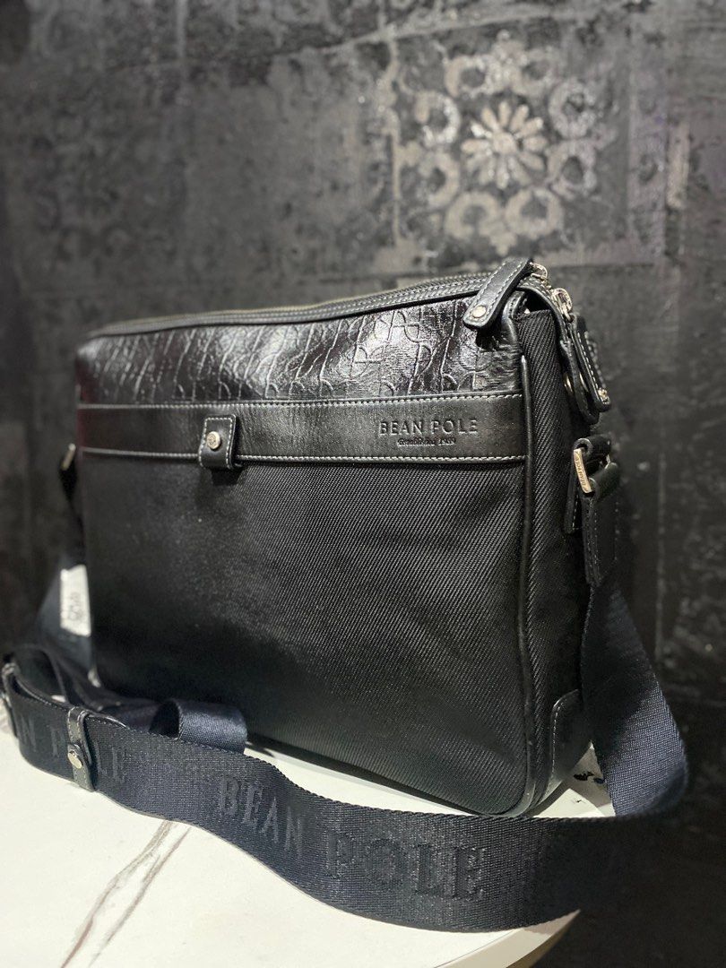 BeanPole Messenger Bag, Men's Fashion, Bags, Sling Bags on Carousell
