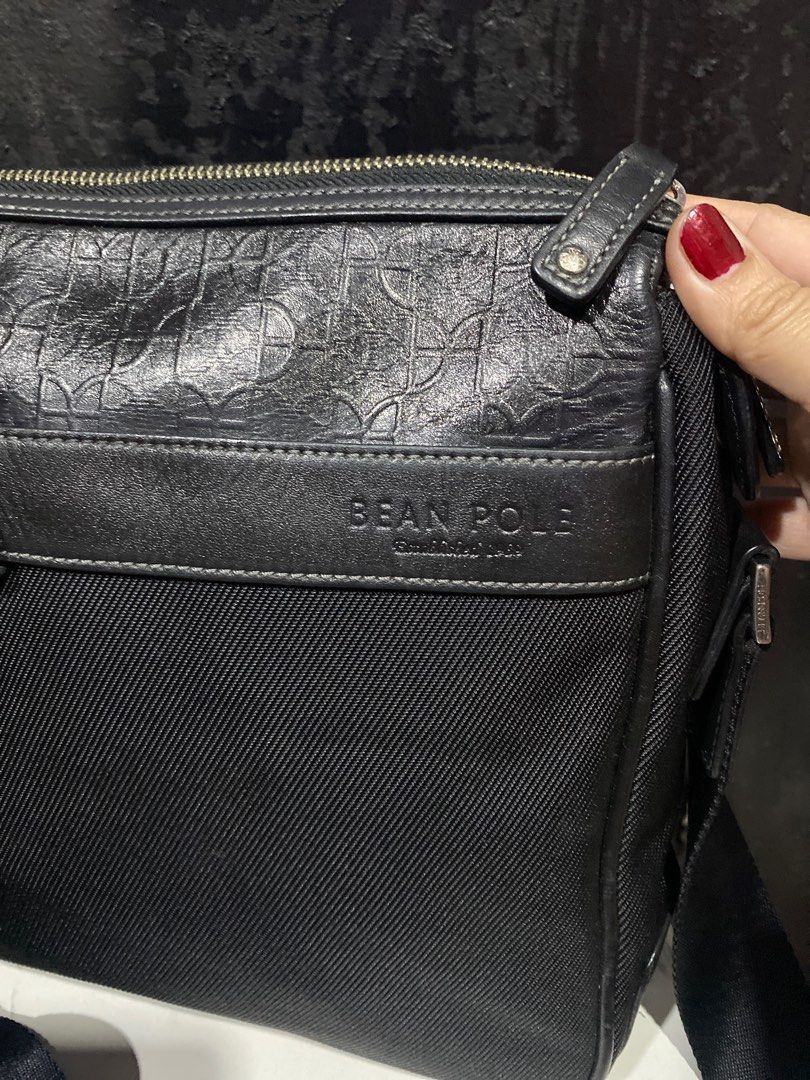 BeanPole Messenger Bag, Men's Fashion, Bags, Sling Bags on Carousell