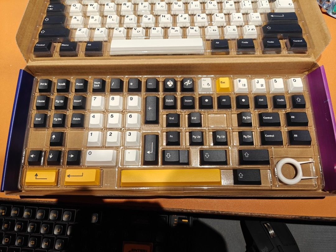 Black-White Japanese Legend PBT Keycaps, Computers & Tech, Parts ...