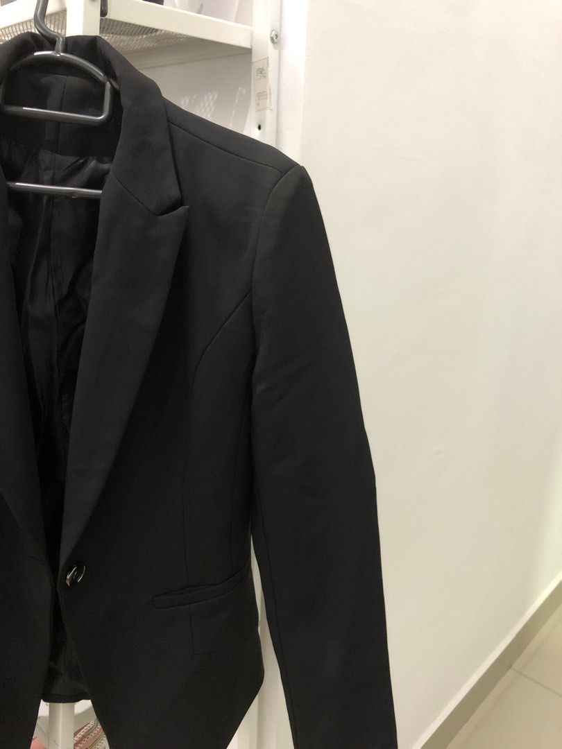 Blazzer Hitam, Women's Fashion, Coats, Jackets and Outerwear on Carousell