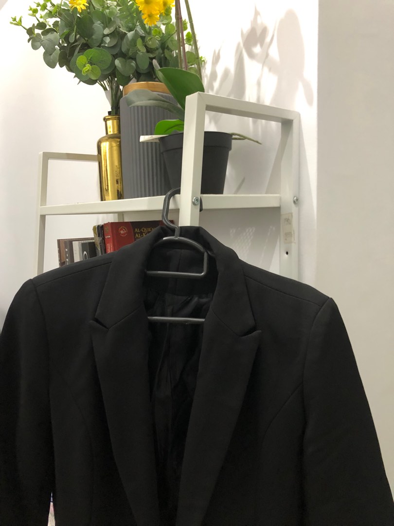 Blazzer Hitam, Women's Fashion, Coats, Jackets and Outerwear on Carousell