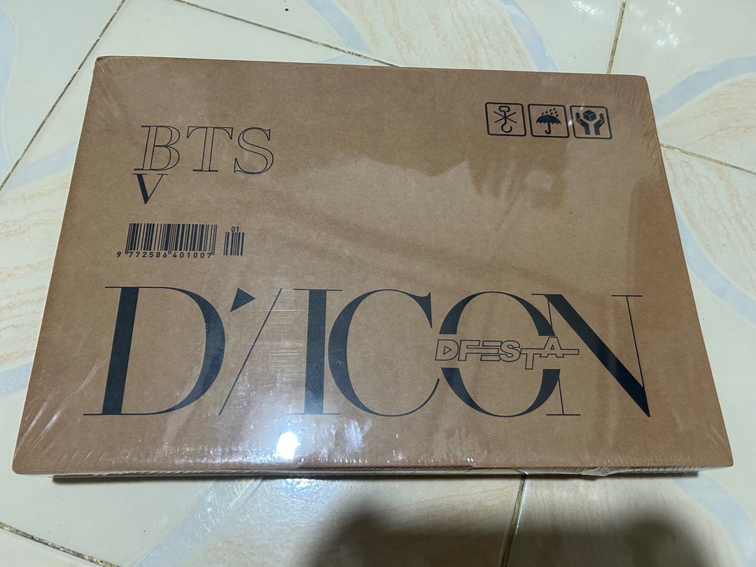 BTS V DICON LENTICULAR PHOTOBOOK Sealed, Hobbies & Toys, Memorabilia ...