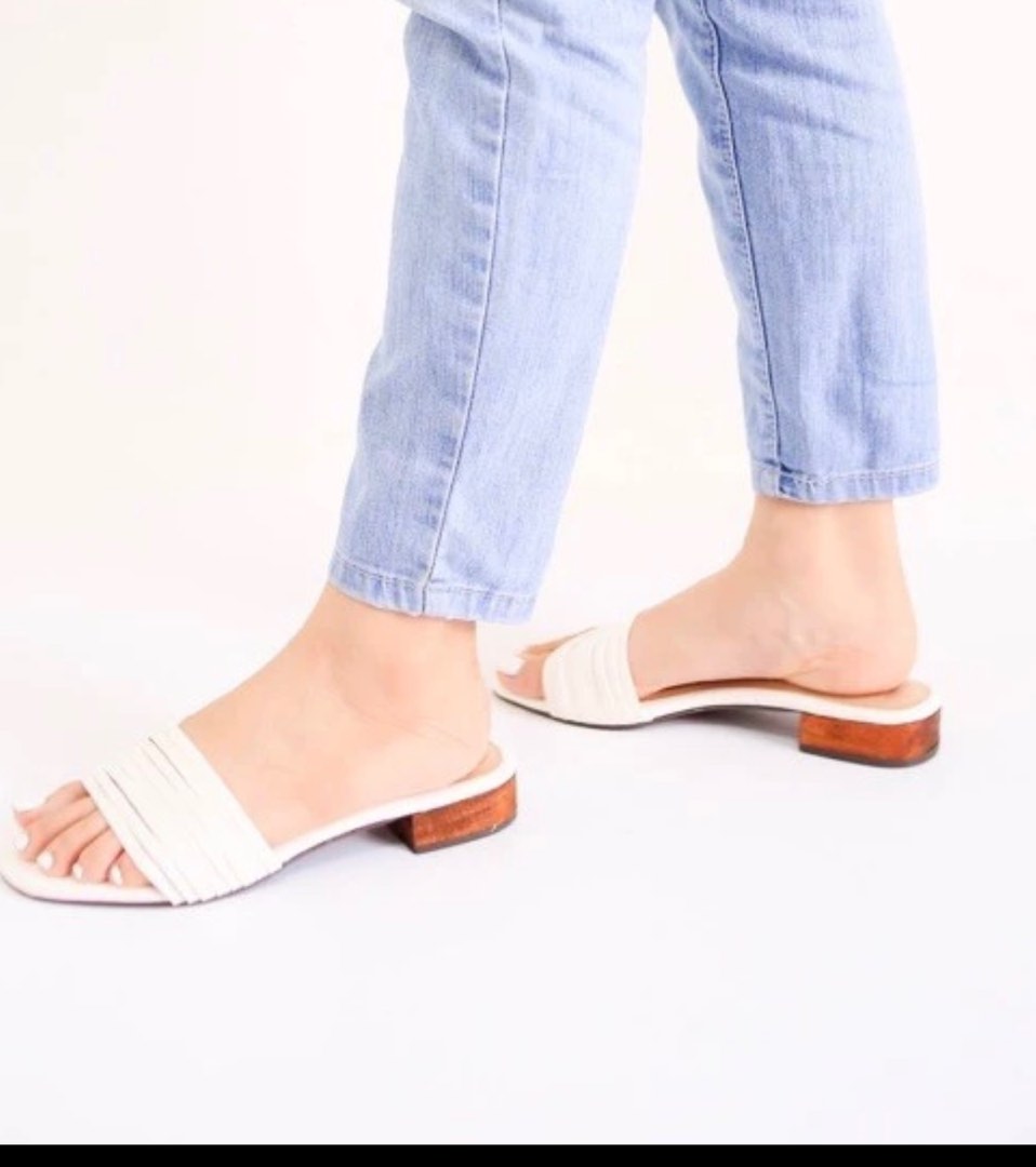 Criza Shoes, Women's Fashion, Footwear, Flats & Sandals on Carousell