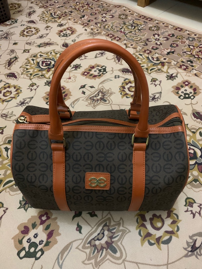 Esquire, Women's Fashion, Bags & Wallets, Shoulder Bags on Carousell