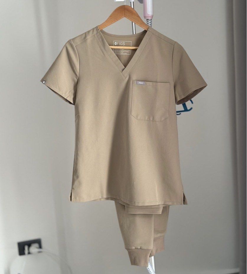 FIGS LATTE SCRUB SET CATARINA TOP & ZAMORA BOTTOM, Women's Fashion ...