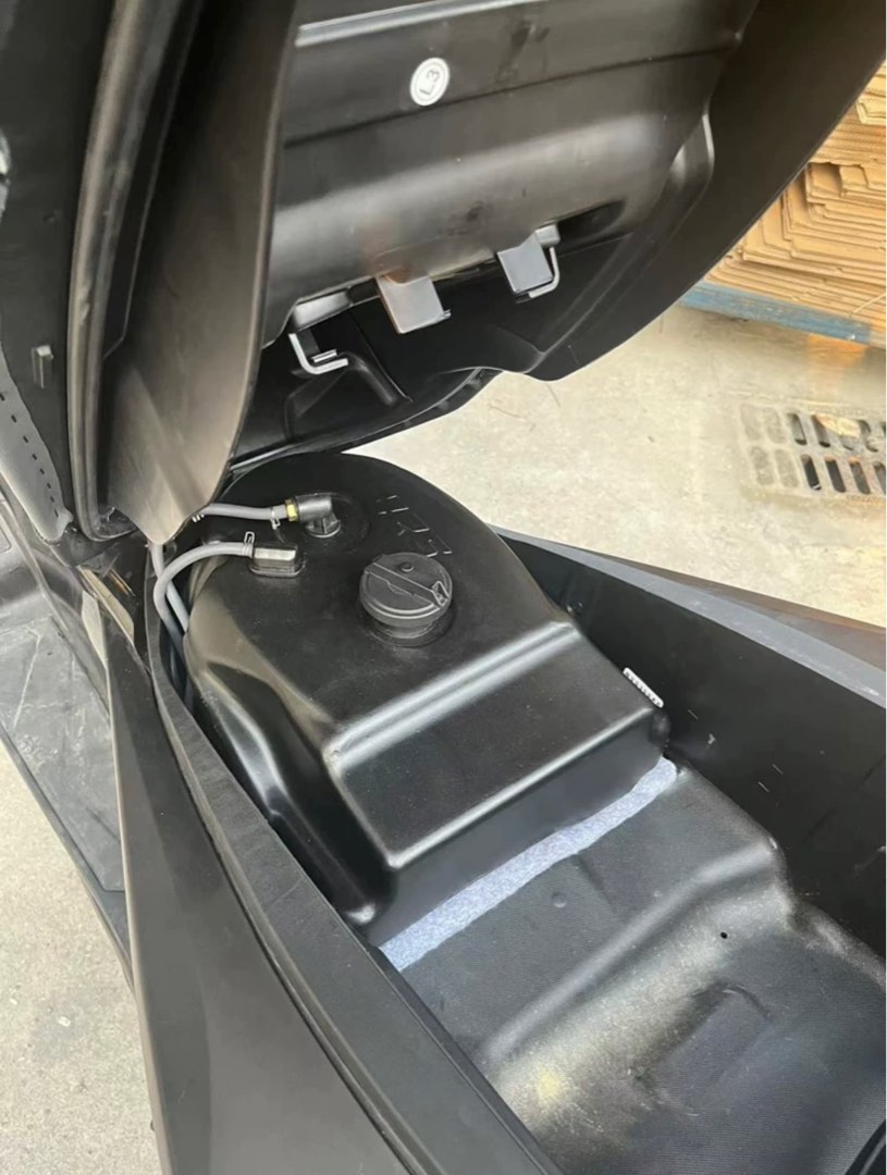 Forza 300/ADV350 12L Auxiliary tank, Motorcycles, Motorcycle ...