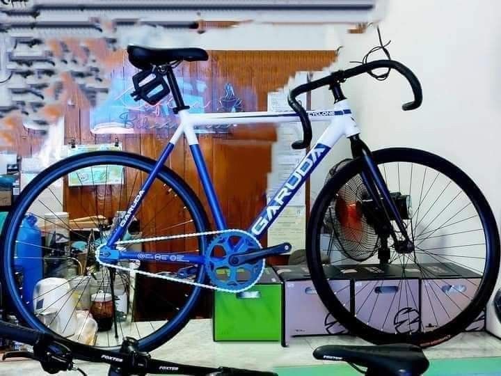 GARUDA CYCLONE ALLOY FIXIE V2 700C X 23C (2TONE COLOR), Sports ...