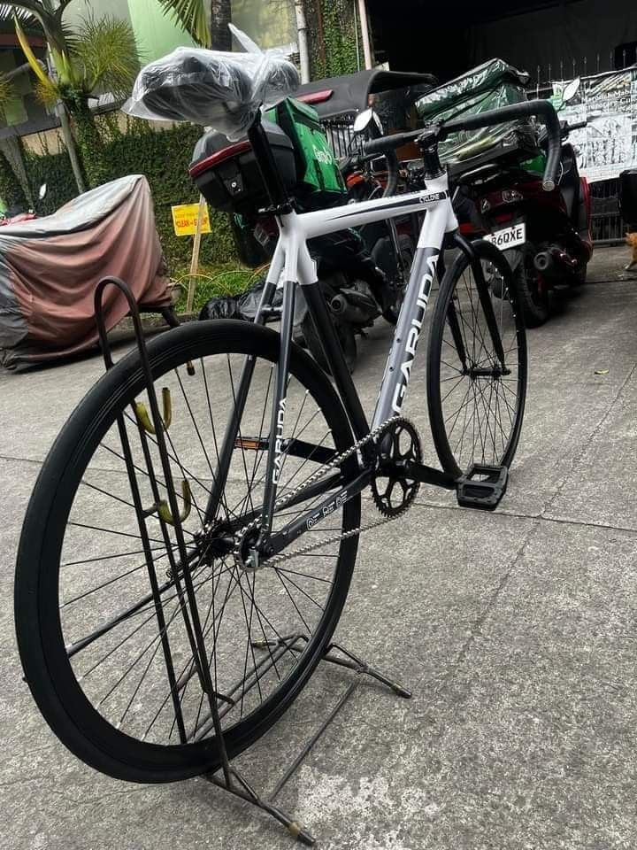 GARUDA CYCLONE ALLOY FIXIE V2 700C X 23C (2TONE COLOR), Sports ...