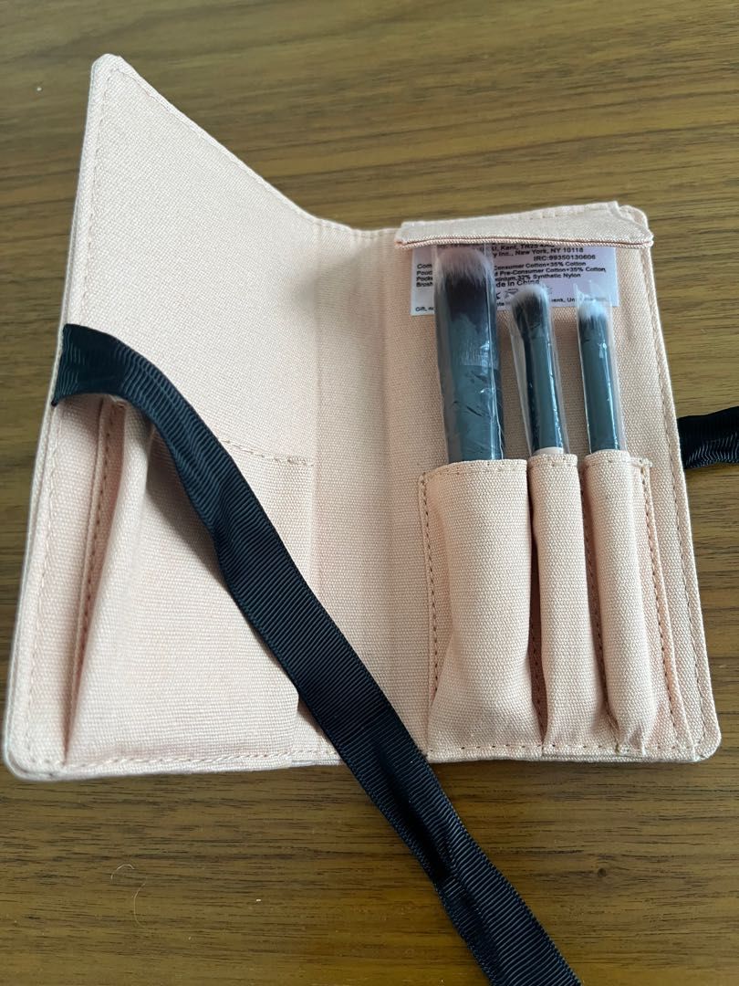 GUCCI Makeup Brush Set, Beauty & Personal Care, Face, Makeup on Carousell
