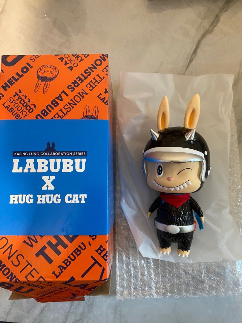 Labubu Hug hug cat, 興趣及遊戲, 玩具 & 遊戲類 - Carousell