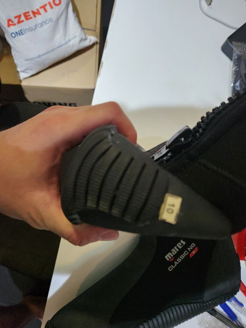 Mares classic 5mm classic dive boots size 10, Sports Equipment, Other ...