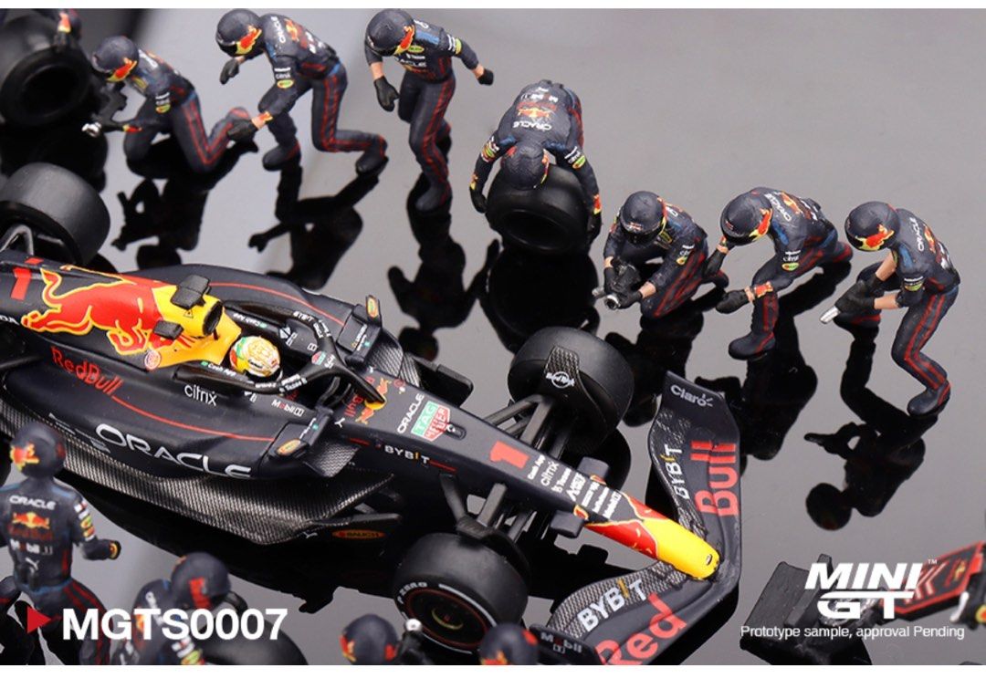 MINI GT F1 Red Bull Racing RB18 #1 Max Verstappen 2022 Abu Dhabi GP Pit ...