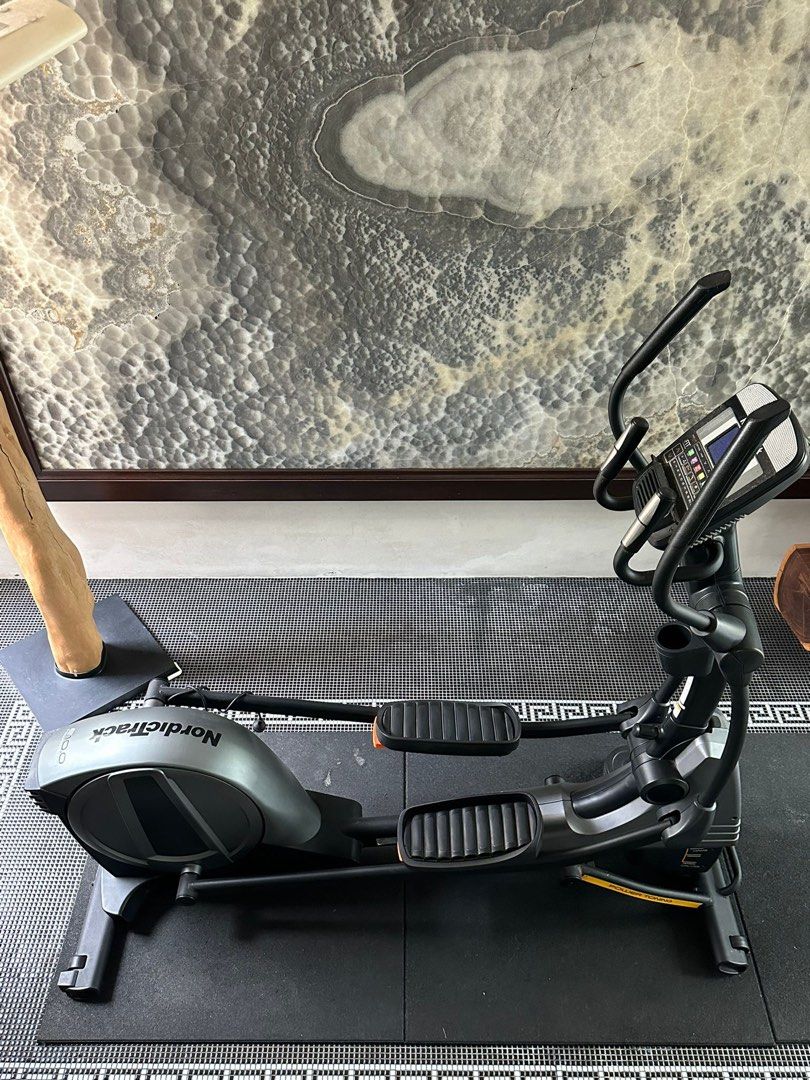 NordicTrack E10.0 Elliptical, Sports Equipment, Exercise & Fitness ...