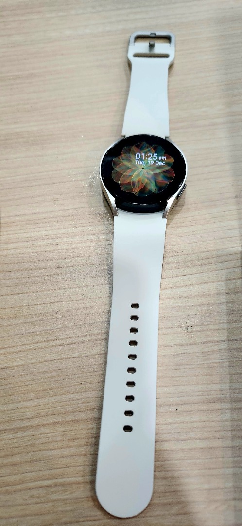 Samsung Galaxy Watch 6 40mm Gold, Mobile Phones & Gadgets, Wearables ...