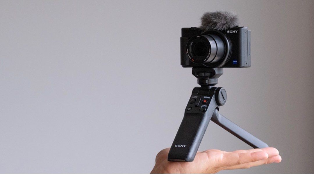 Sony ZV1 (FREE battery pack & batteries), Photography, Cameras on Carousell