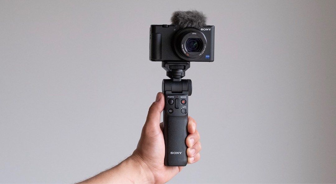 Sony ZV1 (FREE battery pack & batteries), Photography, Cameras on Carousell