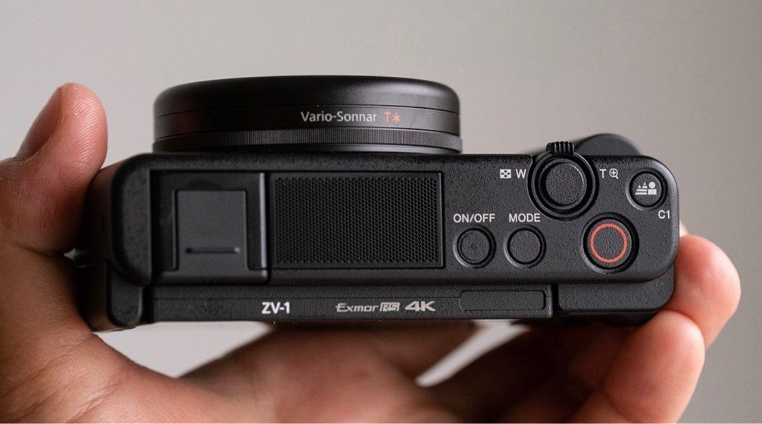 Sony ZV1 (FREE battery pack & batteries), Photography, Cameras on Carousell